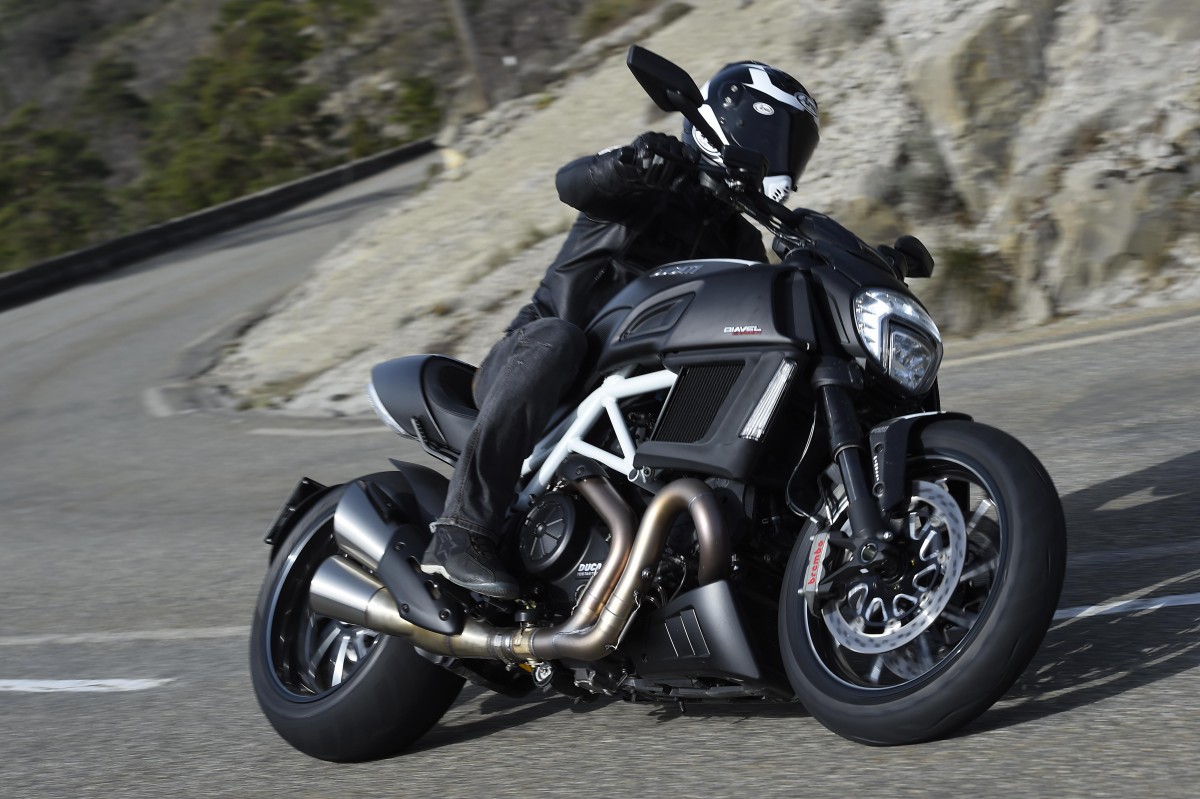 2015 Ducati Diavel - First Ride Review - MotoGeo